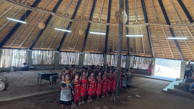 Женщины и мужчины королевства Свазиленд (Эсватини) очень красиво поют акапельно. ПРЯМОЙ РЕПОРТАЖ