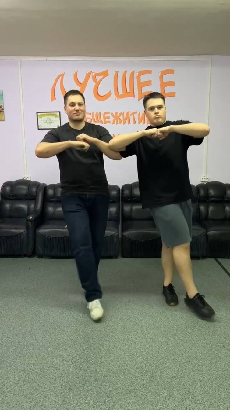 Легенды танцуют под легендарный трек #shorts