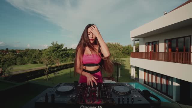 Xenia Dia (Diamond) - Bali Live Mix