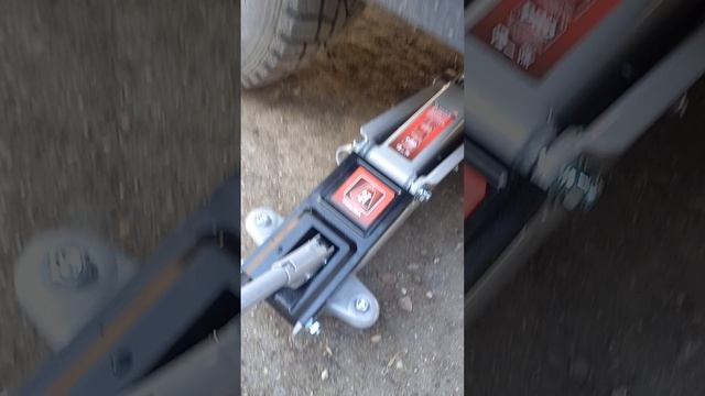 Домкрат автомобильный подкатной MATRIX, 3 тонны.