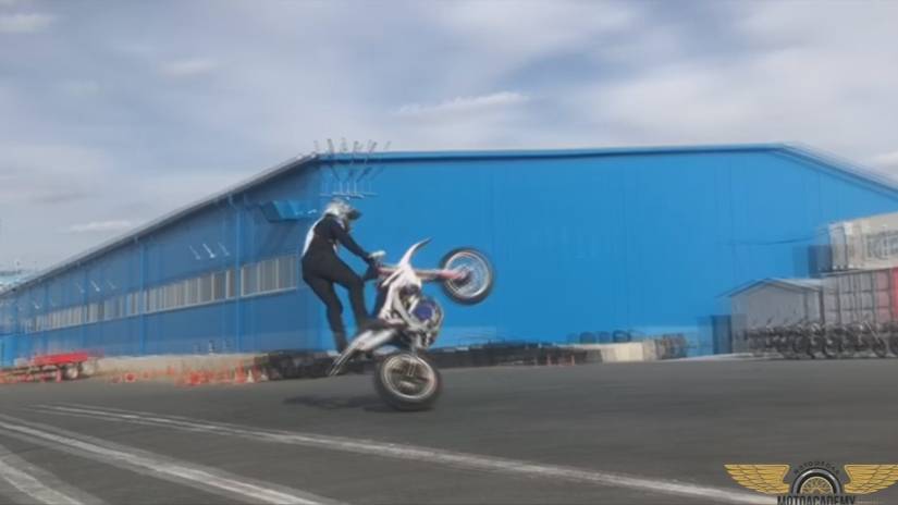 Тренировка стантрайдинга Дмитрия Козилова на площадке Инновационная 8 в МотоАкадемии