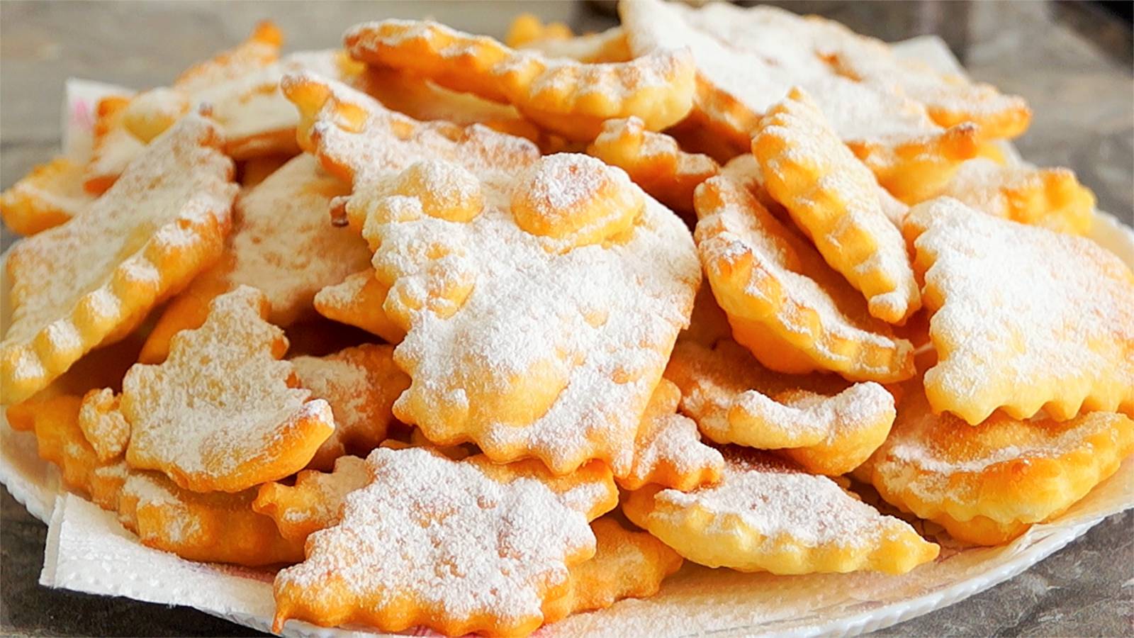 Готовлю сейчас это на завтрак или просто к чаю почти каждый день. Рецепт вкусного хвороста.