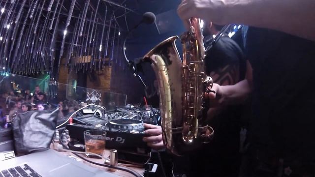 Саксофонист и диджей - запись с выступления в клубе MAD (Северный Кипр)