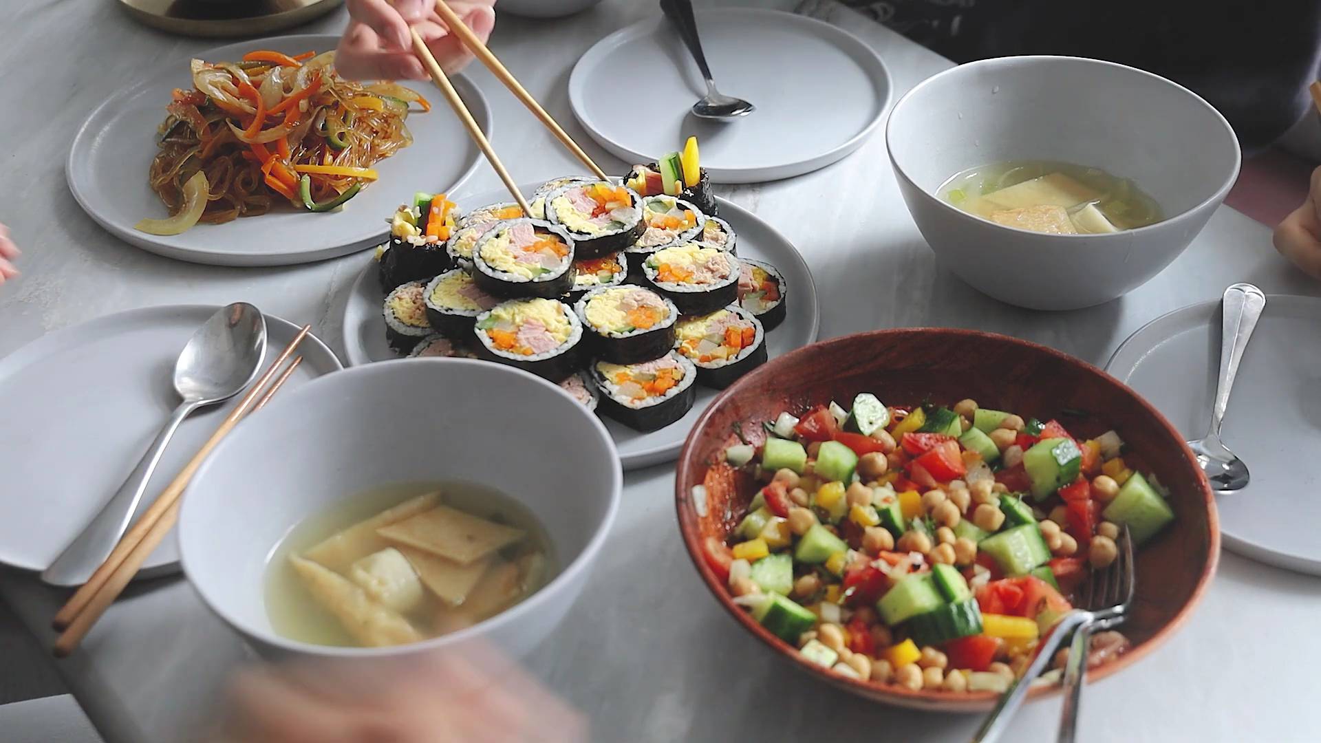 KitchenStory Кимбап в Нью-Йорке🥗Салат из нута, тунца и ветчины Кимбап