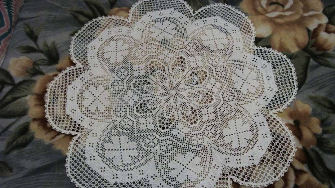 МИНИ-СКАТЕРТЬ "ХРИЗАНТЕМА" В ТЕХНИКЕ ФИЛЕЙНОГО ВЯЗАНИЯ КРЮЧКОМ. ЧАСТЬ 1