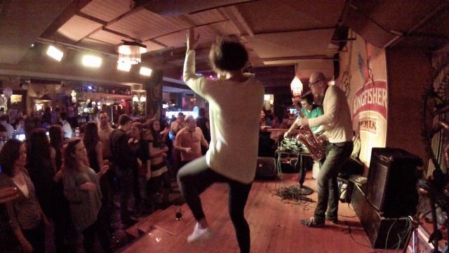 Диджей и саксофонист - Клубное выступление Antonio