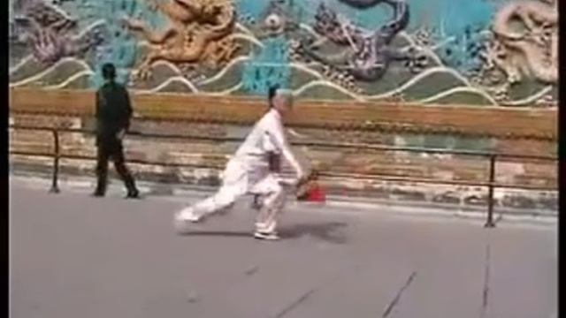 Таолу и оружие ченши багуачжан  Демонстрация мастера Чжао Шухуа, ученицы Сунь Чжицзюнь