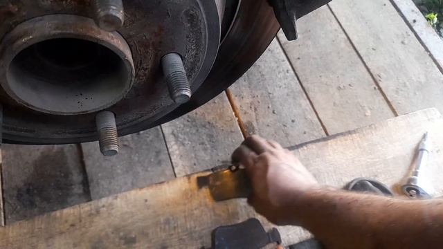 Замена задних колодок своими руками