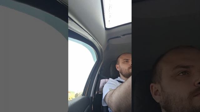 музыка в машине. еду на работу .