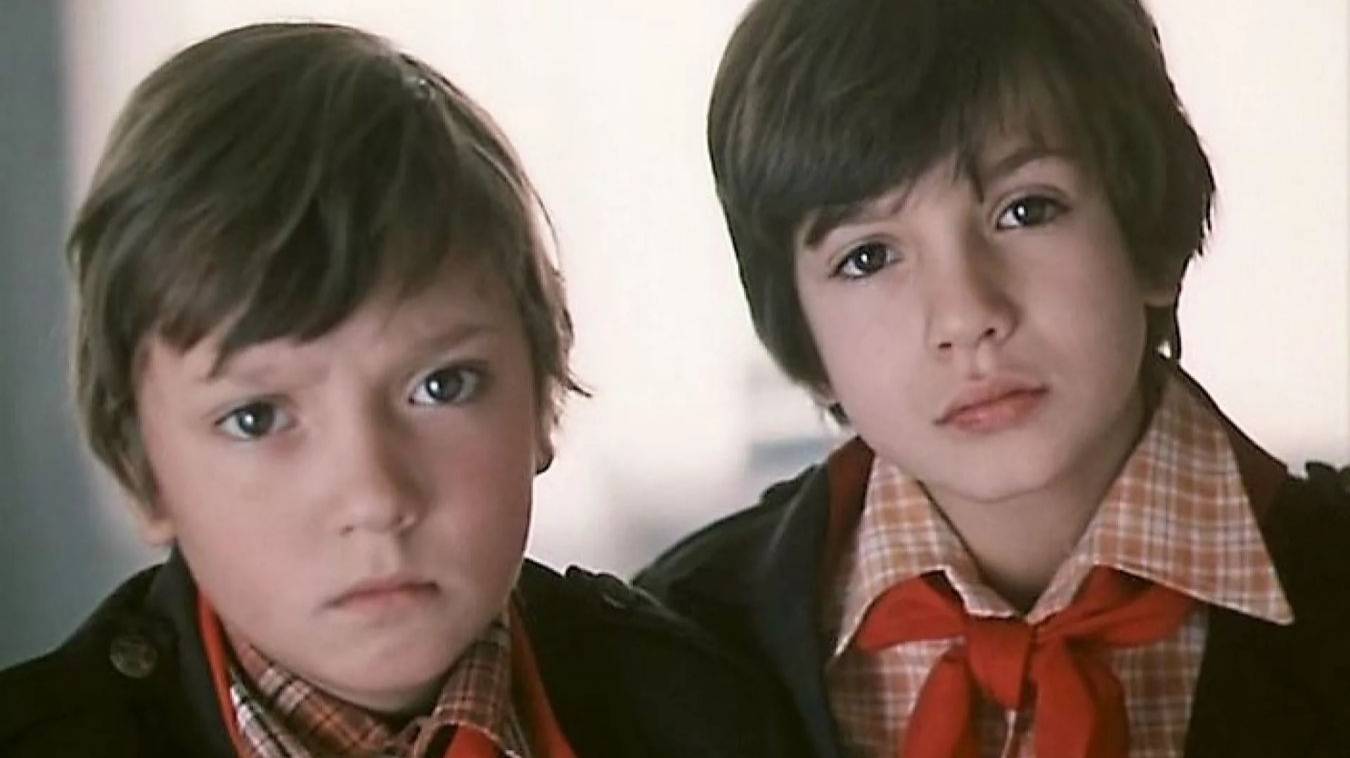 "ПРИКЛЮЧЕНИЯ ПЕТРОВА И ВАСЕЧКИНА". МНОГО ЛЕТ СПУСТЯ. ФИЛЬМ О ФИЛЬМЕ. ОЧЕНЬ РЕДКИЕ КАДРЫ.