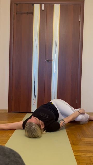 Растяжка для ягодиц и поясницы