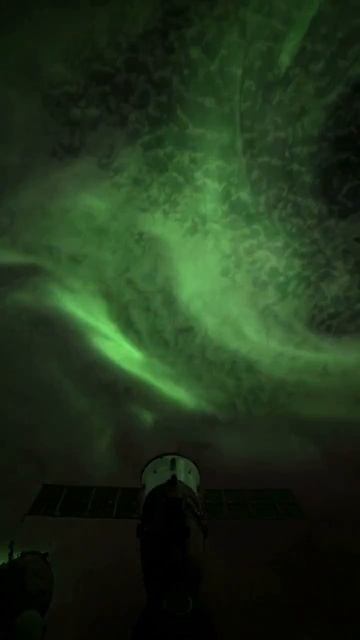 Полярные сияния с борта МКС