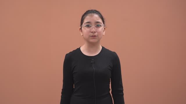 Ольга Подчененова. "Та война отгремела много весен назад" . Читает Дарина Кушанова.