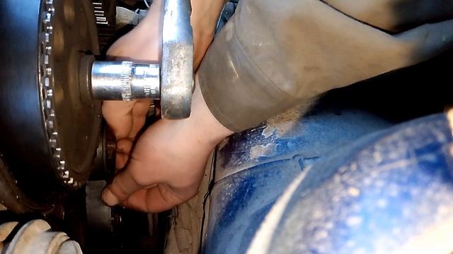 замена ролика грм не сбивая метки грм на  автомобиле замена ролика грм не снимая ремня грм