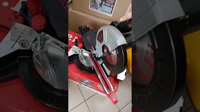 Торцовочная пила c протяжкой P. I. T. PCM 255-C3