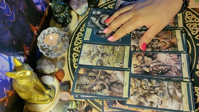 Что происходит за спиной 🔮 таро расклад