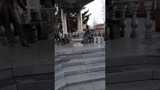 Прогулка по городу 6 ноября 2024. Пожилые музыканты.