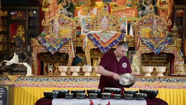 Медитация с поющими чашами Healingbowl в тибетском монастыре, Непал