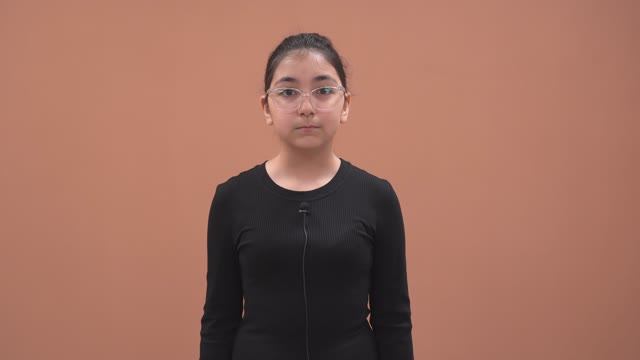 Владимир Коряковцев. ,, Есть две войны. ,, Читает Дарина Кушанова.