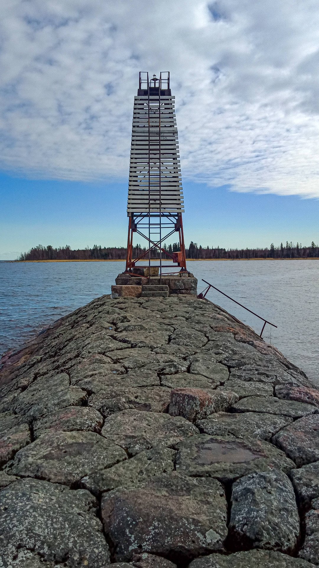 Старый финский маяк Сайнасаари, бухта Далекая, Приозерский район.