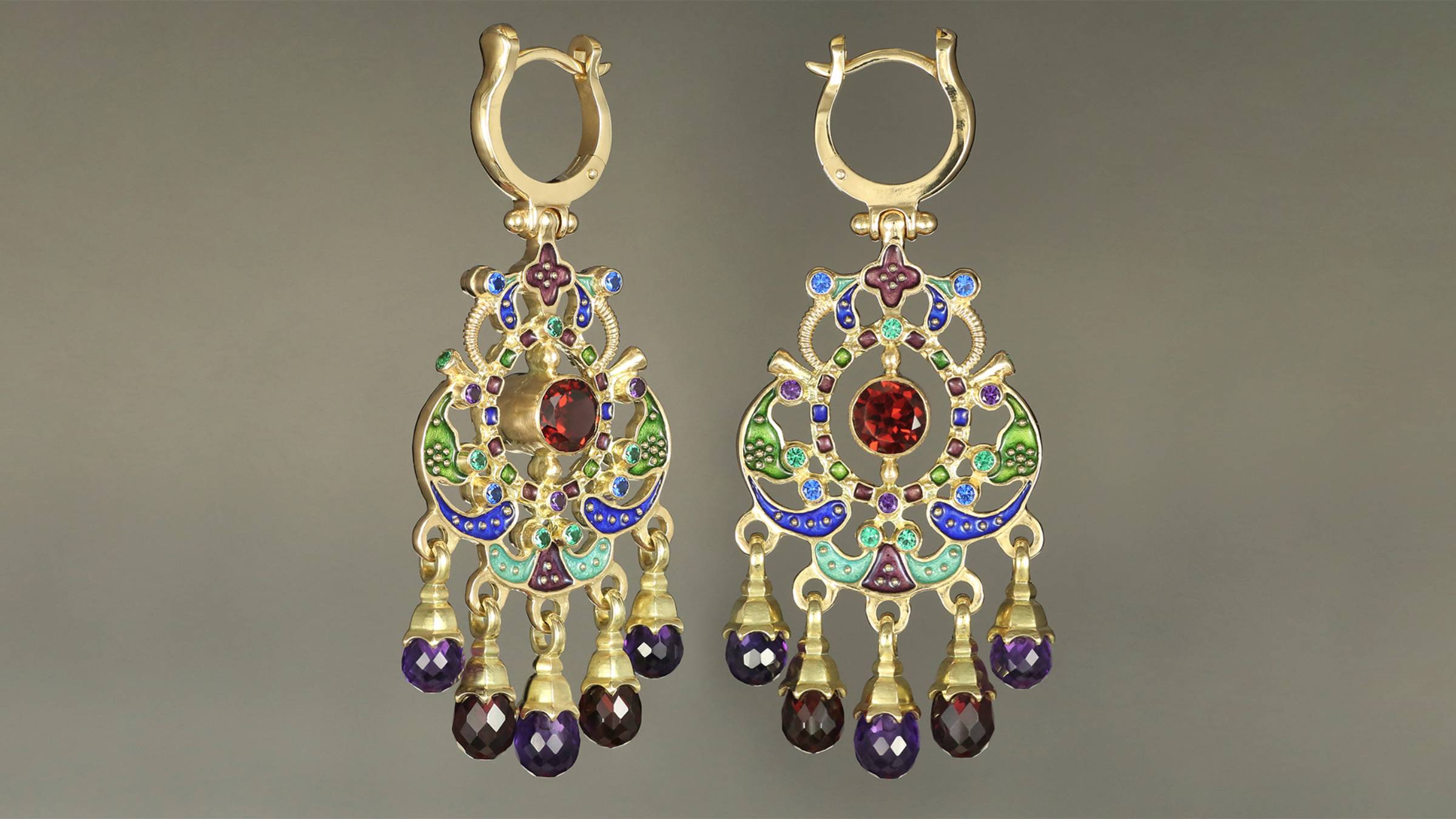 Серьги из золота «Лунницы» с гранатами, аметистами, изумрудами, сапфирами и горячей эмалью
