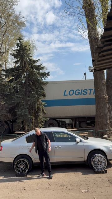 Volkswagen Passat на примерке дисков в 18-ом диаметре