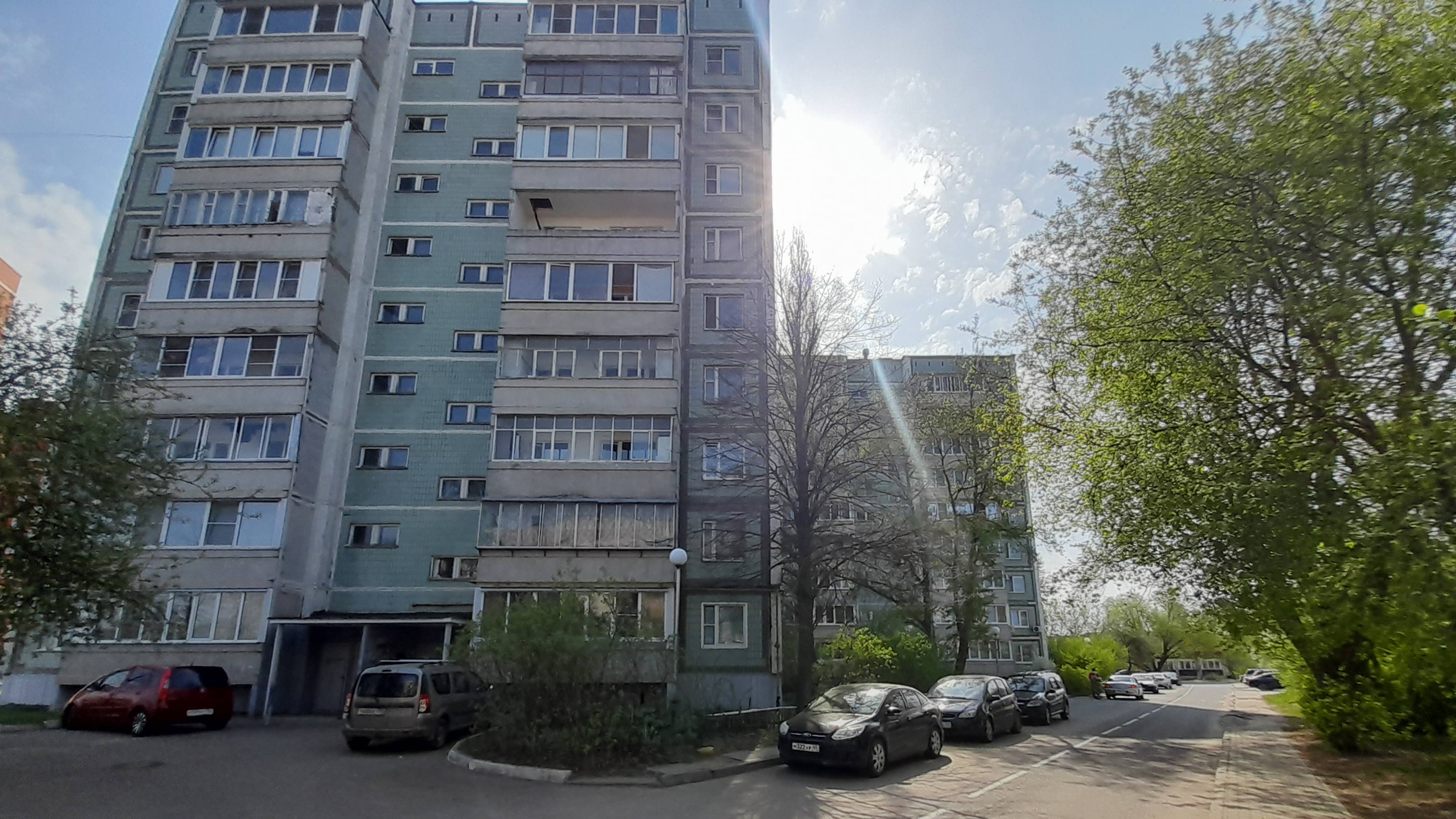 Продается 2к квартира г.Кременки ул.Молодежная 3 
Калужская область