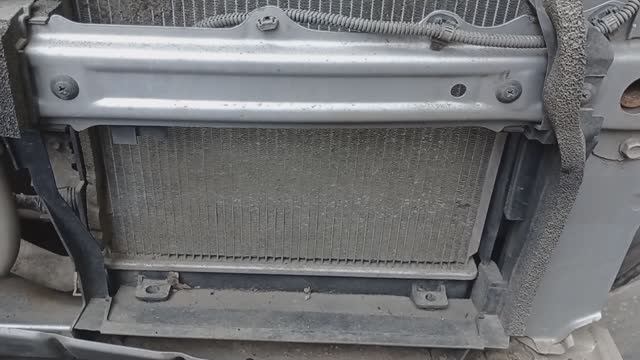 Nissan Dayz Roox: Моем радиатор после зимы