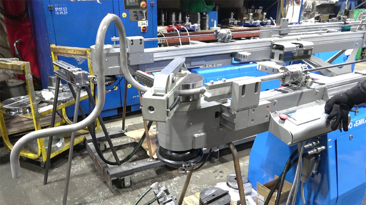 Гибка отечественной нержавейки круглая труба на ЧПУ дорновом трубогибе MASTER БМК