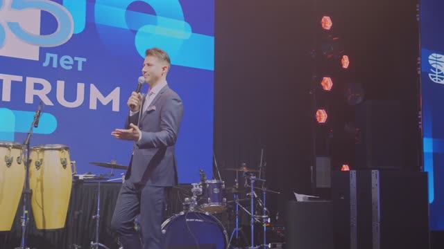 Ведущий Никита Бедретдинов. Деловая часть на гала ужине