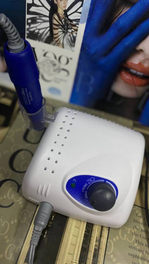 Мастер @nail_adler_viktoriyaделится своим опытом работы с аппаратом Strong 210/105