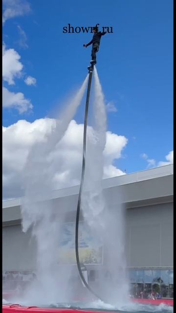 Взлет над водой как сборная России устроила дневное флайборд шоу прямо в бассейне #shorts