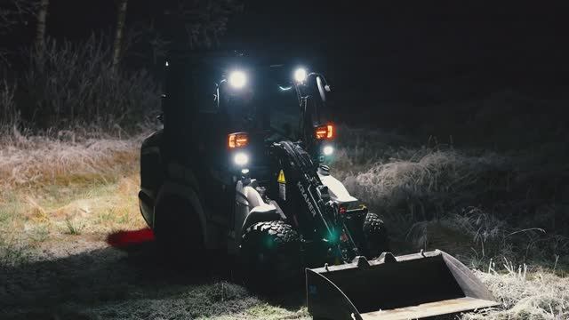 Фонари дополнительно света на STRANDS FOR9T на спец технике!