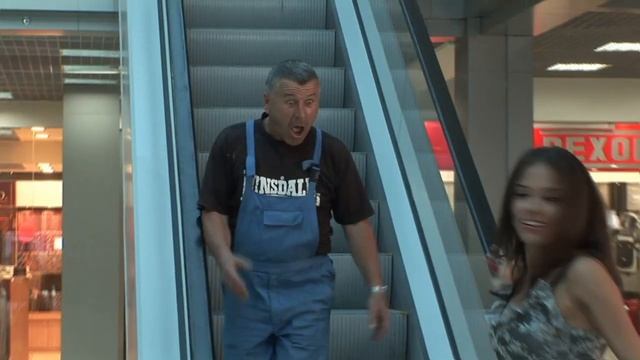 Gonna sbottonata Il Miglior Prank Reazione Esilarante Best Prank Ever ‪@LalaGags‬