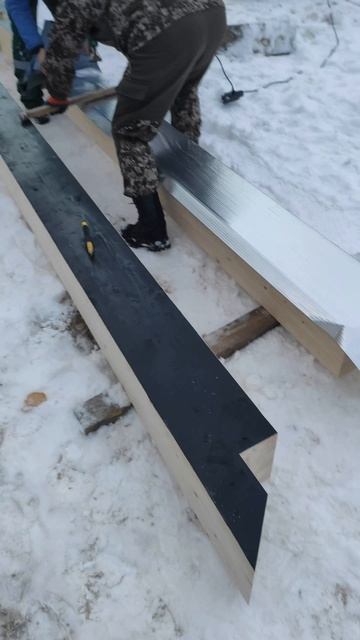 Для наружных работ используем универсальную герметизирующую и гидроизолирующую ленту NICOBAND