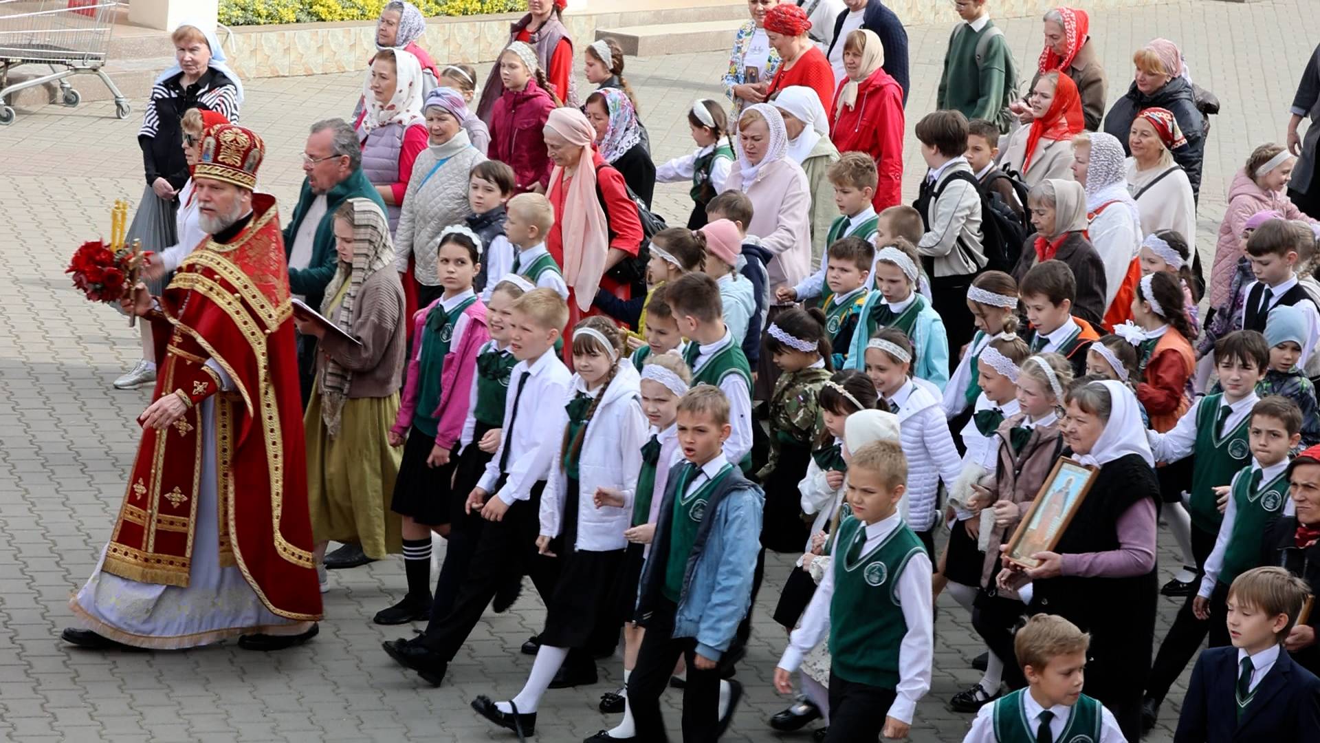 Пасхальный Крестный ход в Четверг Светлой Седмицы