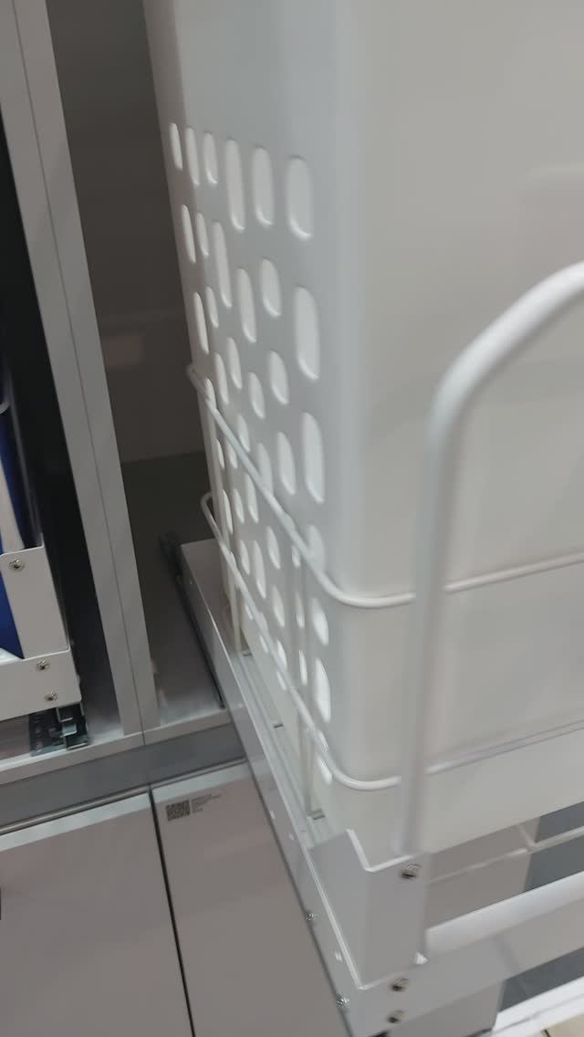 Стенд МДМ на выставке UMIDS 2025. Выдвижные корзины HAMPER для белья