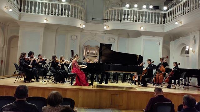 Моцарт. Концерт №23 для фортепиано с оркестром ля мажор KV488 - Анна Осипова, Сяннин Чэнь