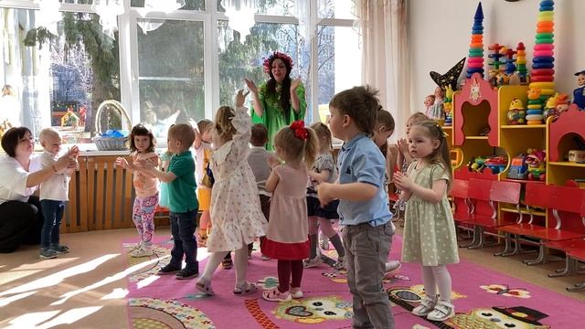 Танец "Весенний". Группа №5 "Звёздочки"