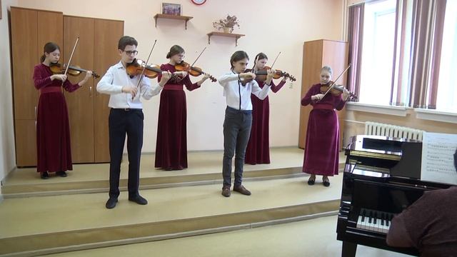 Ансамбль скрипачей "Пиццикато" - Г.В.Свиридов «Старинный танец», М.Блантер «В лесу прифронтовом»