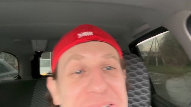 2025.04.24 Настя впервые за рулём с правами. 18 лет исполнилось 11 дней назад.