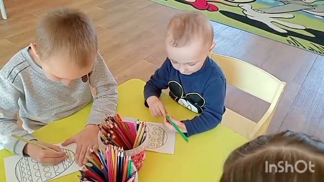 В дошкольной группе подготовка к празднованию Пасхи началась с рассказа об истории праздника