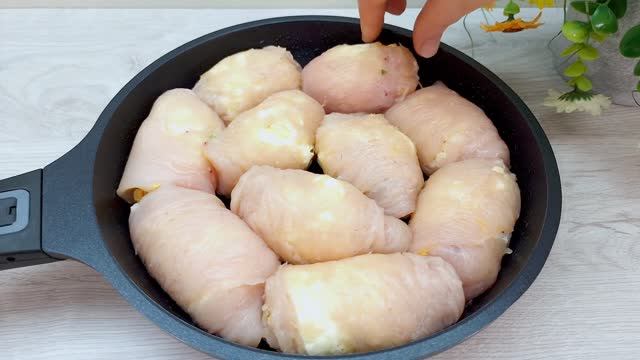 Теперь делаю рулетики из куриного филе только так! Это самый лучший рецепт сочных куриных рулетов_