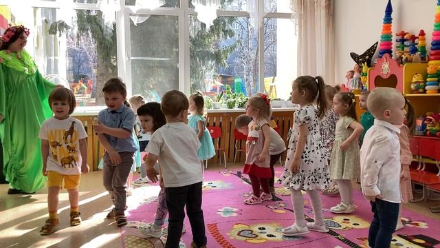 Танец "Дождик". Группа №5 "Звёздочки"