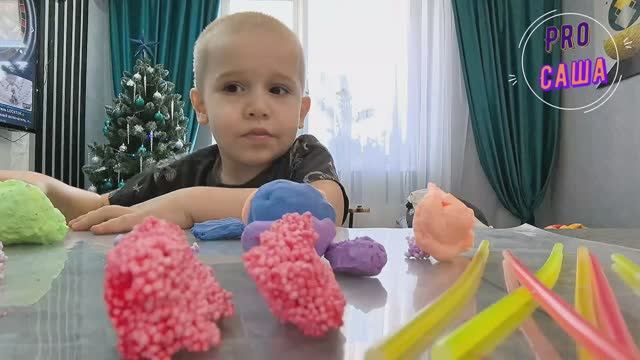 Развитие детей. Лепка. Пластилин. Даниил - сам себе режиссёр))) Песни. Дети. Подделки.