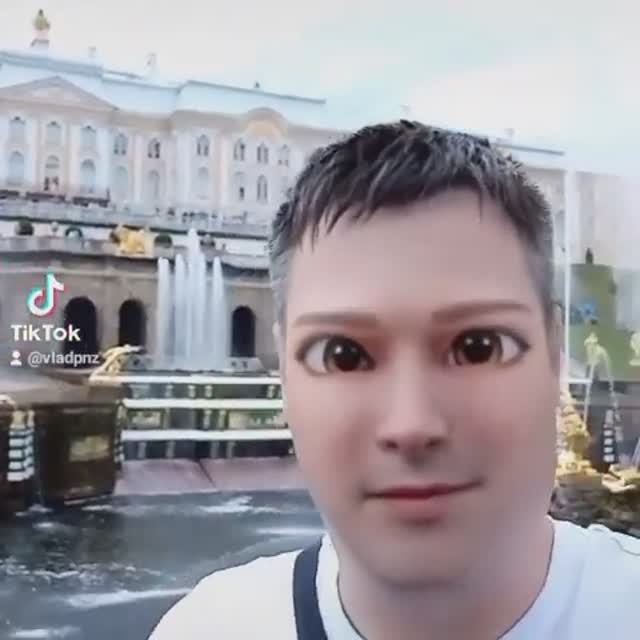 Прогулка по Петергофу: роскошь фонтанов и дворцов