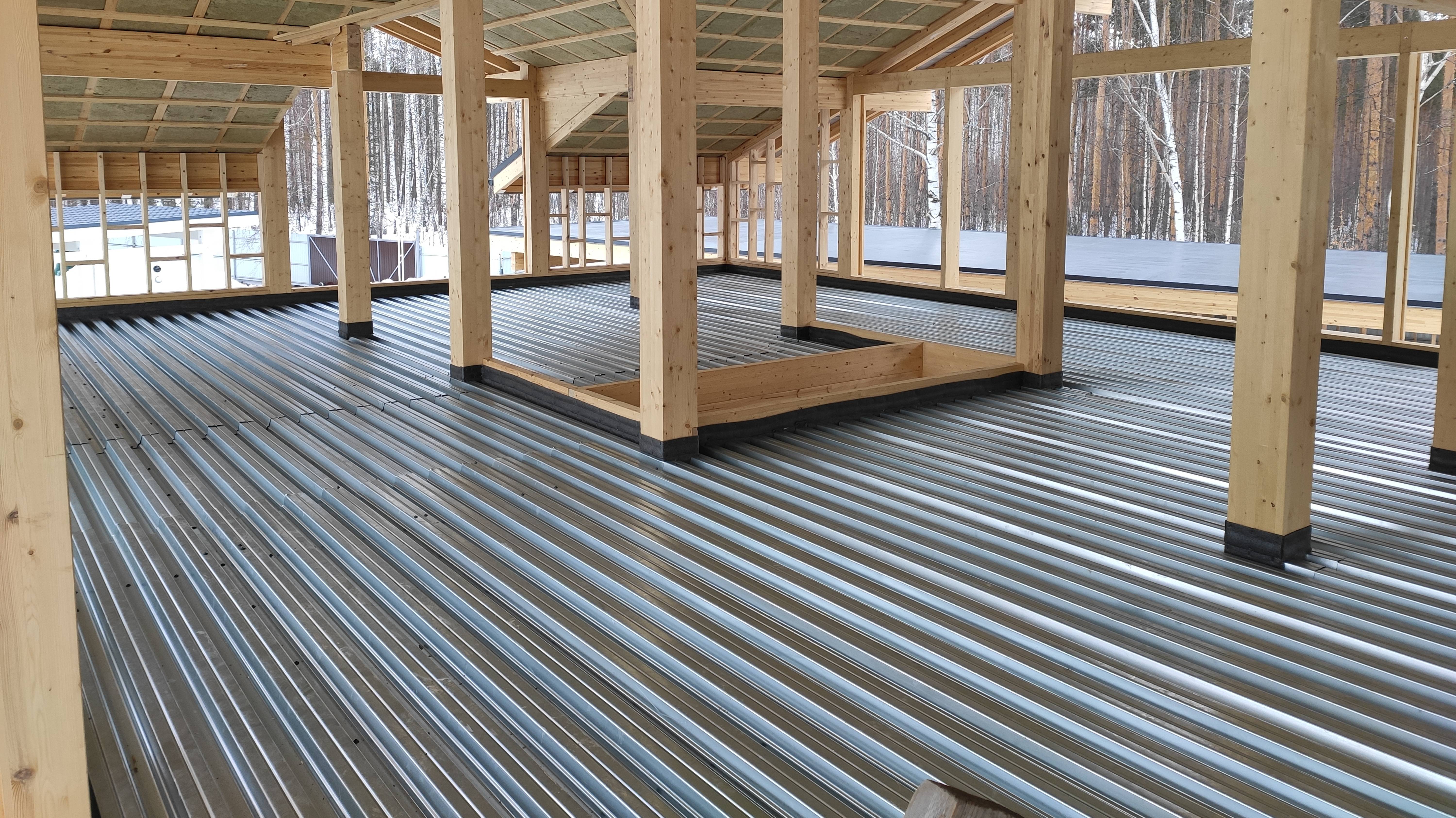 Монтаж плиты (профлиста) 2-го этажа дома (FD-5)