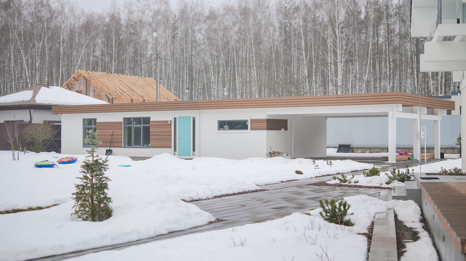 Баня, хозблок и навес под авто на 2 места