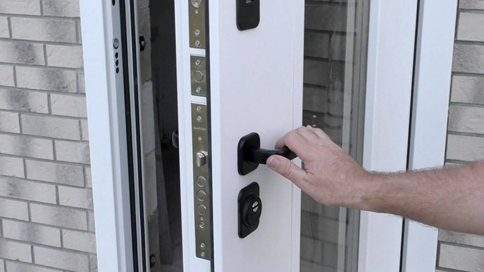 🪟 СТЕКЛЯННЫЕ (!!!) двери в частный дом! Установка тяжелых дверей на газобетонные стены.