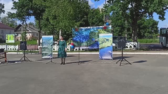 Красно солнышко. В сквере у музея. Богат наш край мастерами рукоделия.